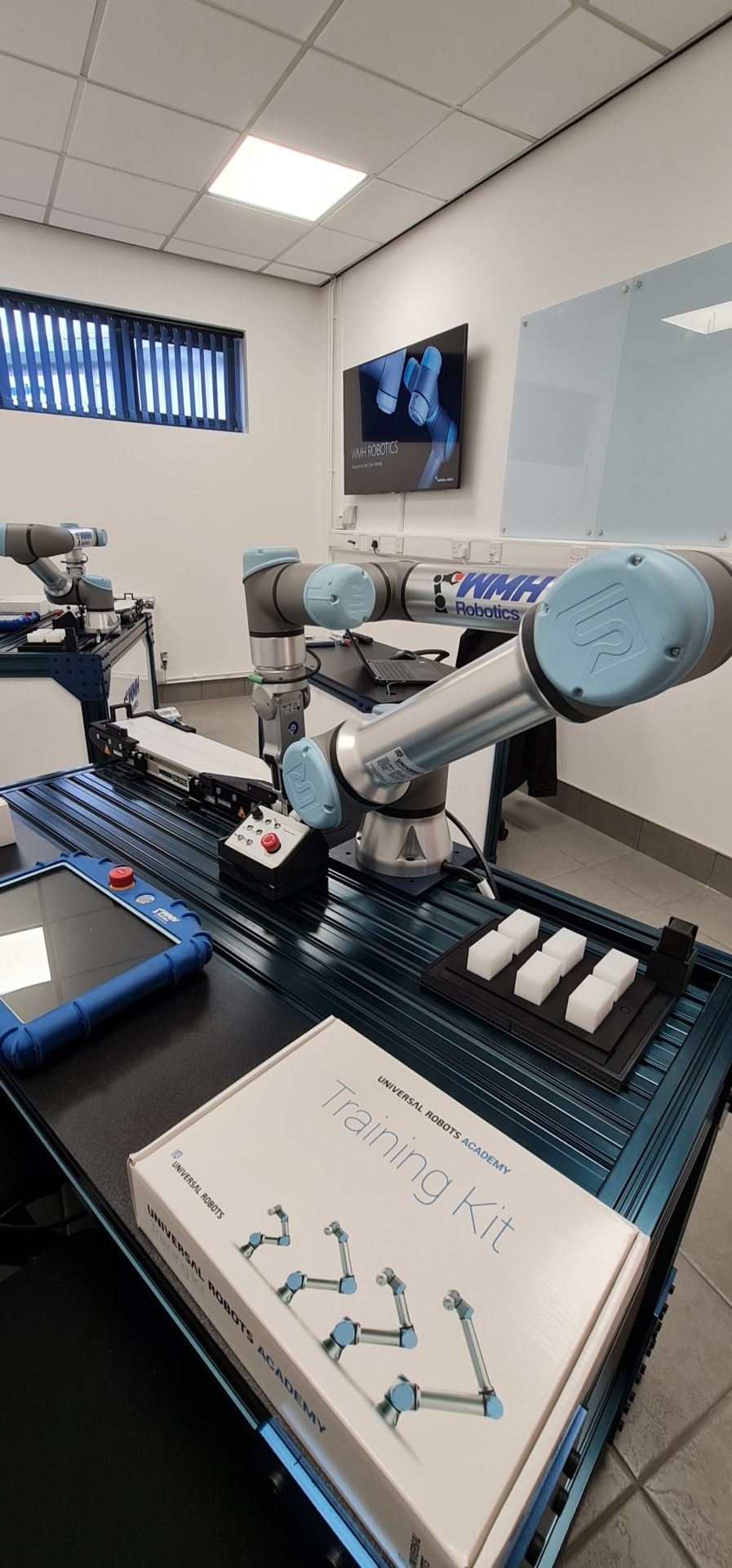 Universal Robots Academy - WMH Robotics