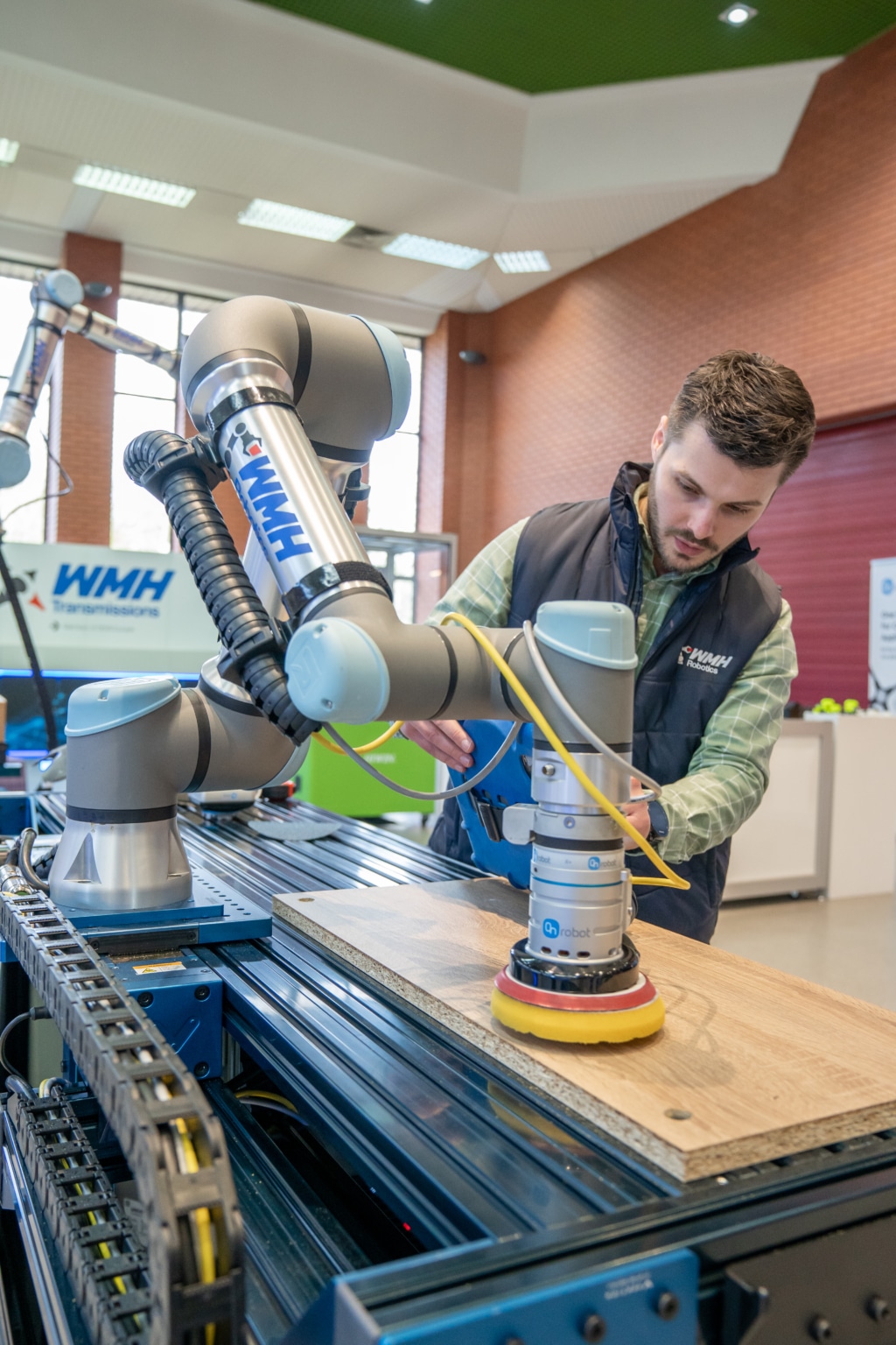🤖🤝 How a Distributor of Collaborative Robots Helps Integrators Stay ...